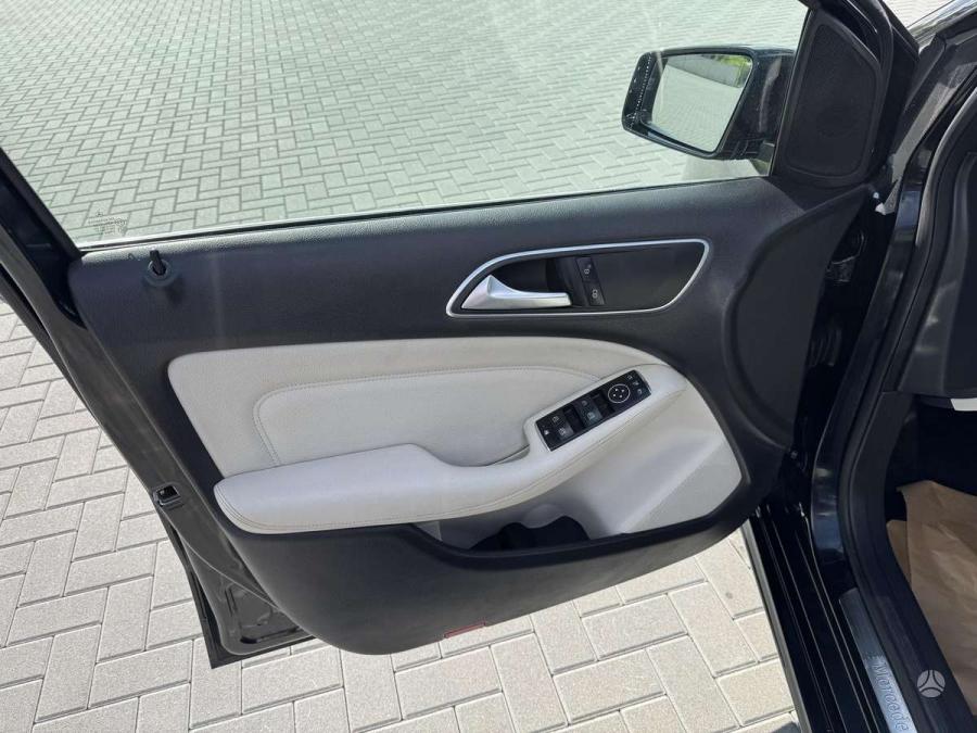 Melns Mercedes-Benz B 180 2012 Telšiai, ar dzinēja tilpumu 1.80 L un nobraukumu 252 tūkst. km par 5700 €, foto 19 vietnē AUTOMOTO.COM.LV