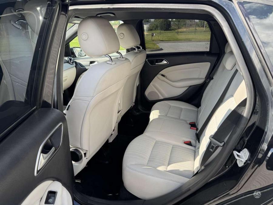 Melns Mercedes-Benz B 180 2012 Telšiai, ar dzinēja tilpumu 1.80 L un nobraukumu 252 tūkst. km par 5700 €, foto 21 vietnē AUTOMOTO.COM.LV