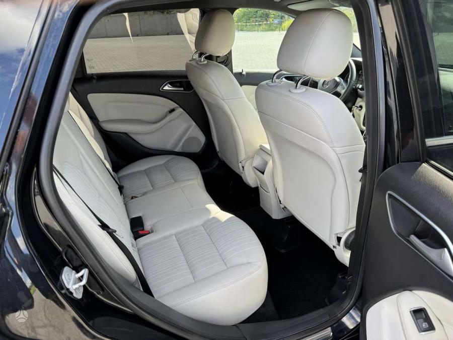Melns Mercedes-Benz B 180 2012 Telšiai, ar dzinēja tilpumu 1.80 L un nobraukumu 252 tūkst. km par 5700 €, foto 23 vietnē AUTOMOTO.COM.LV
