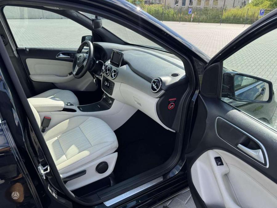 Melns Mercedes-Benz B 180 2012 Telšiai, ar dzinēja tilpumu 1.80 L un nobraukumu 252 tūkst. km par 5700 €, foto 24 vietnē AUTOMOTO.COM.LV
