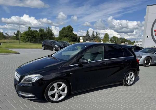 Melns Mercedes-Benz B 180 2012 Telšiai, ar dzinēja tilpumu 1.80 L un nobraukumu 252 tūkst. km par 5690 €, foto 4 vietnē AUTOMOTO.COM.LV