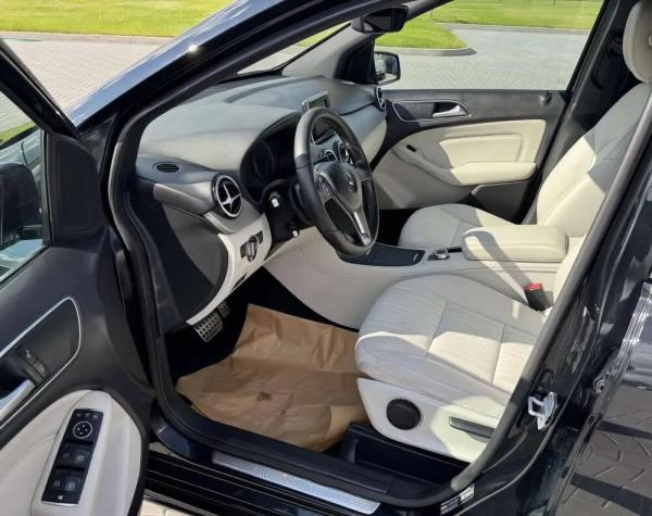 Melns Mercedes-Benz B 180 2012 Telšiai, ar dzinēja tilpumu 1.80 L un nobraukumu 252 tūkst. km par 5690 €, foto 6 vietnē AUTOMOTO.COM.LV