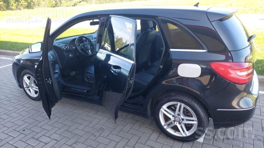 Melns Mercedes-Benz B 180 2012 Rīga, ar dzinēja tilpumu 1.80 L un nobraukumu 400 tūkst. km par 6950 €, foto 1 vietnē AUTOMOTO.COM.LV