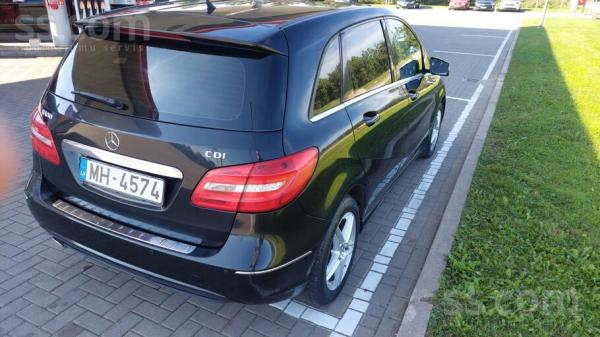 Black Mercedes-Benz B 180 2012 in Riga, with an engine capacity of 1.80 L and mileage of 400 thousand km for 6950 €, photo 8 on AUTOMOTO.COM.LV
