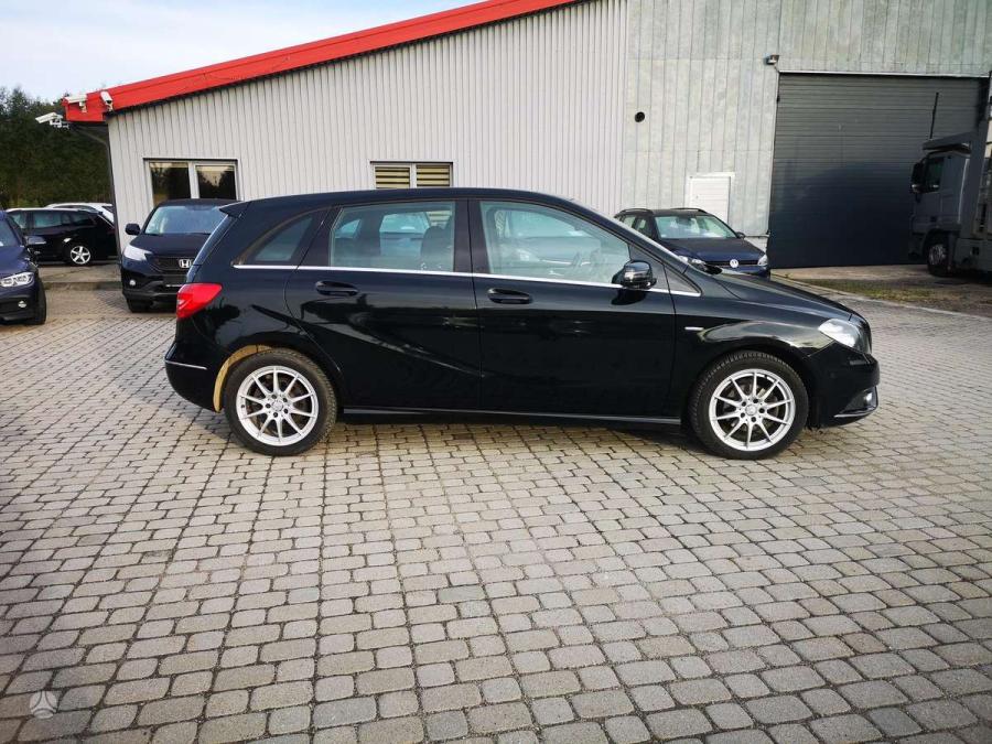 Melns Mercedes-Benz B 180 2012 Radviliškis, ar dzinēja tilpumu 1.80 L un nobraukumu 202 tūkst. km par 4950 €, foto 6 vietnē AUTOMOTO.COM.LV