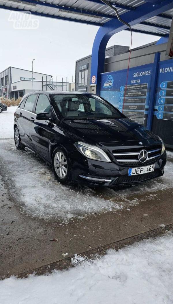 Black Mercedes-Benz B 180 2013 in Kaunas, with an engine capacity of 1.80 L and mileage of 234 thousand km for 6950 €, photo 3 on AUTOMOTO.COM.LV