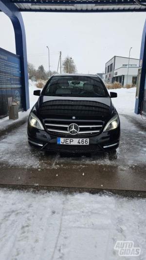 Черный Мерседес Б 180 2013 в Каунас, объемом двигателя 1.80 л и пробегом 234 тыс. км за 5999 €, фото 1 на AUTOMOTO.COM.LV