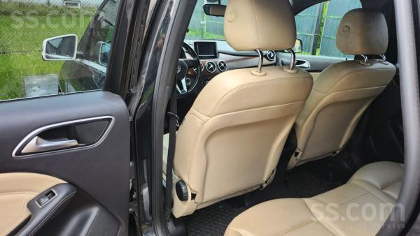 Black Mercedes-Benz B 180 2013 in Liepaja, with an engine capacity of 1.60 L and mileage of 367 thousand km for 5450 €, photo 2 on AUTOMOTO.COM.LV