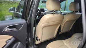 Melns Mercedes-Benz B 180 2013 Liepāja, ar dzinēja tilpumu 1.60 L un nobraukumu 367 tūkst. km par 5450 €, foto 3 vietnē AUTOMOTO.COM.LV