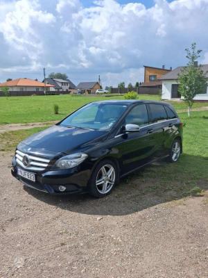 Black Mercedes-Benz B 180 2013 in Kaunas, with an engine capacity of 1.80 L and mileage of 341 thousand km for 1650 €, photo 4 on AUTOMOTO.COM.LV