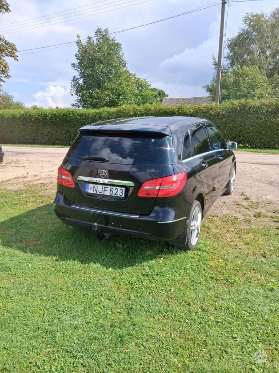 Black Mercedes-Benz B 180 2013 in Kaunas, with an engine capacity of 1.80 L and mileage of 341 thousand km for 1650 €, photo 7 on AUTOMOTO.COM.LV