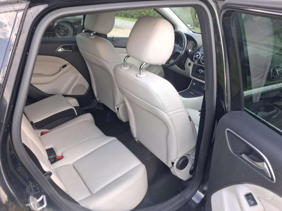 Black Mercedes-Benz B 180 2013 in Kaunas, with an engine capacity of 1.80 L and mileage of 341 thousand km for 1650 €, photo 9 on AUTOMOTO.COM.LV