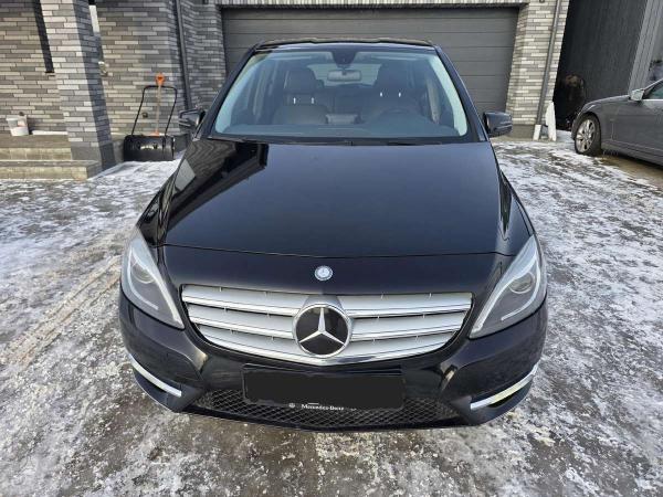 Black Mercedes-Benz B 180 2014 in Vilnius, with an engine capacity of 1.46 L and mileage of 245 thousand km for 6777 €, photo 2 on AUTOMOTO.COM.LV
