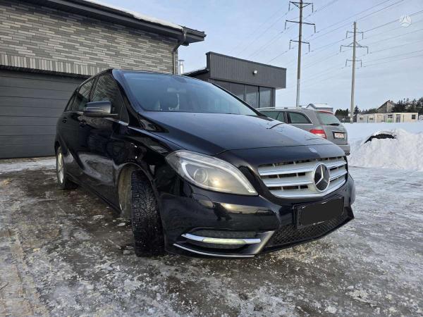Black Mercedes-Benz B 180 2014 in Vilnius, with an engine capacity of 1.46 L and mileage of 245 thousand km for 6777 €, photo 3 on AUTOMOTO.COM.LV
