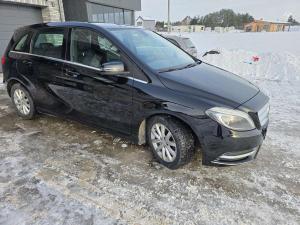 Black Mercedes-Benz B 180 2014 in Vilnius, with an engine capacity of 1.46 L and mileage of 245 thousand km for 6777 €, photo 4 on AUTOMOTO.COM.LV