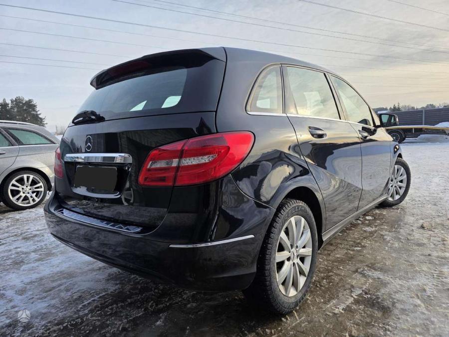 Black Mercedes-Benz B 180 2014 in Vilnius, with an engine capacity of 1.46 L and mileage of 245 thousand km for 6777 €, photo 6 on AUTOMOTO.COM.LV