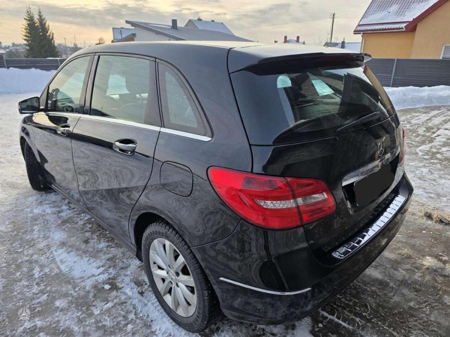 Black Mercedes-Benz B 180 2014 in Vilnius, with an engine capacity of 1.46 L and mileage of 245 thousand km for 6777 €, photo 8 on AUTOMOTO.COM.LV