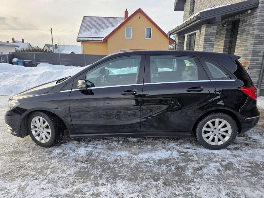 Black Mercedes-Benz B 180 2014 in Vilnius, with an engine capacity of 1.46 L and mileage of 245 thousand km for 6777 €, photo 9 on AUTOMOTO.COM.LV