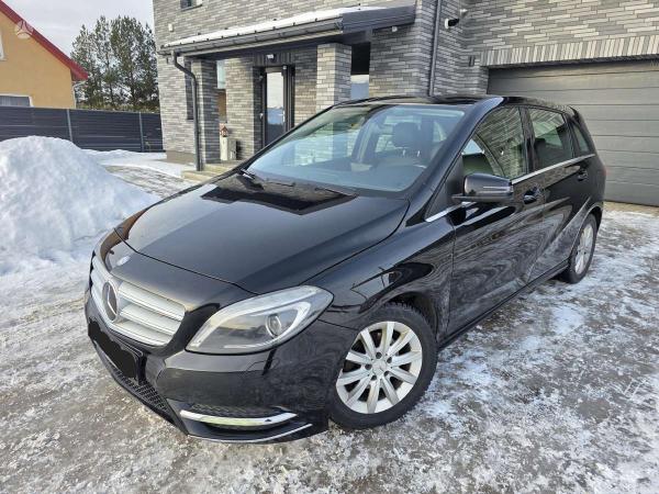 Black Mercedes-Benz B 180 2014 in Vilnius, with an engine capacity of 1.46 L and mileage of 245 thousand km for 6777 €, photo 10 on AUTOMOTO.COM.LV