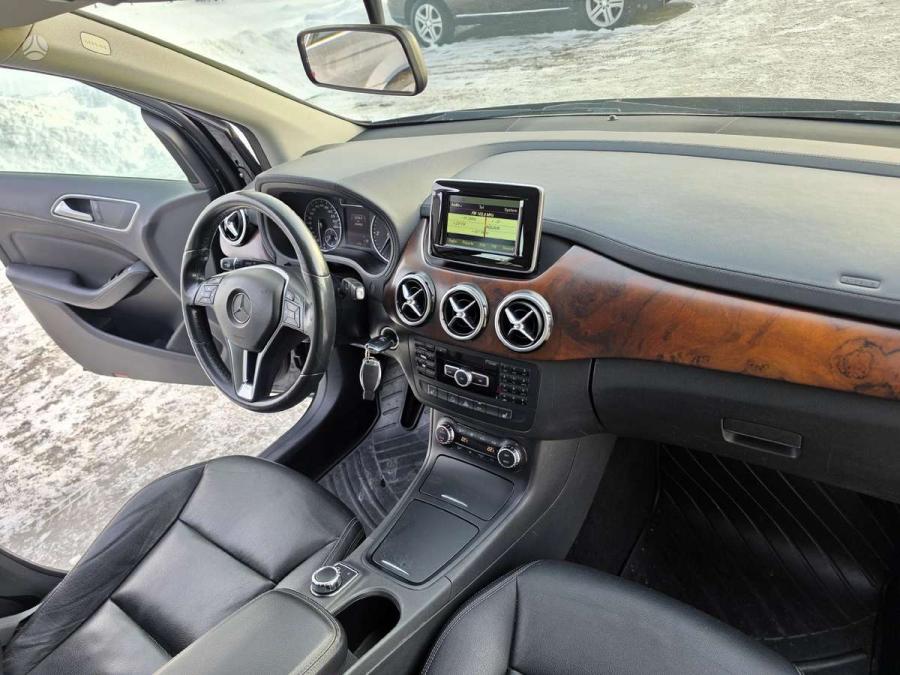 Black Mercedes-Benz B 180 2014 in Vilnius, with an engine capacity of 1.46 L and mileage of 245 thousand km for 6777 €, photo 24 on AUTOMOTO.COM.LV