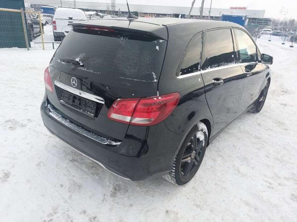 Melns Mercedes-Benz B 180 2018 Kauņa, ar dzinēja tilpumu 1.46 L un nobraukumu 300 tūkst. km par 7890 €, foto 3 vietnē AUTOMOTO.COM.LV