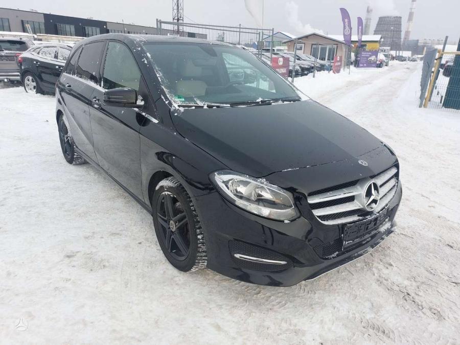 Melns Mercedes-Benz B 180 2018 Kauņa, ar dzinēja tilpumu 1.46 L un nobraukumu 300 tūkst. km par 7890 €, foto 6 vietnē AUTOMOTO.COM.LV