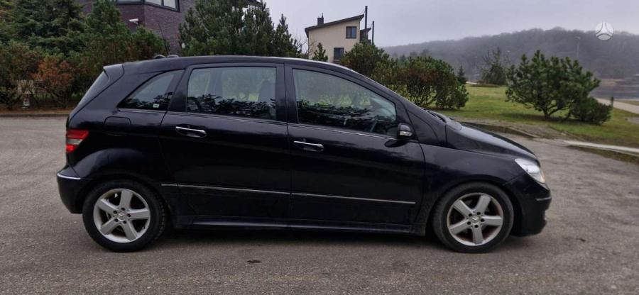 Black Mercedes-Benz B 180 2005 in Kaunas, with an engine capacity of 1.99 L and mileage of 237 thousand km for 999 €, photo 4 on AUTOMOTO.COM.LV