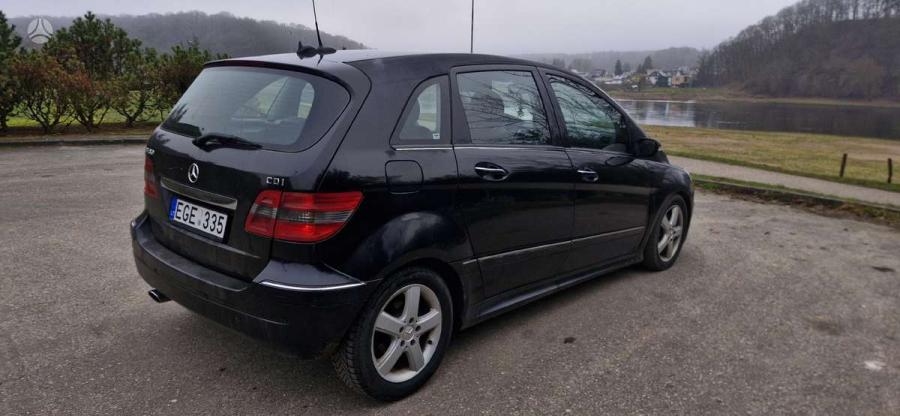 Black Mercedes-Benz B 180 2005 in Kaunas, with an engine capacity of 1.99 L and mileage of 237 thousand km for 999 €, photo 5 on AUTOMOTO.COM.LV
