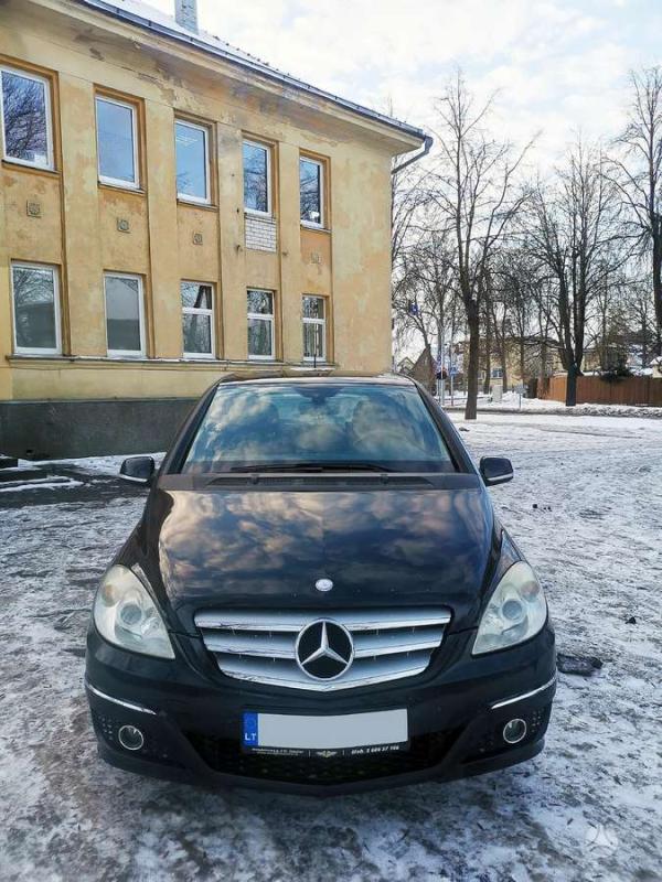 Black Mercedes-Benz B 180 2008 in Siauliai, with an engine capacity of 1.99 L and mileage of 282 thousand km for 3400 €, photo 2 on AUTOMOTO.COM.LV