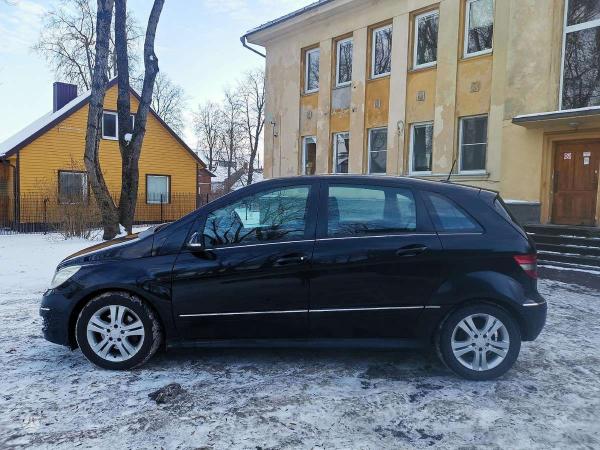 Black Mercedes-Benz B 180 2008 in Siauliai, with an engine capacity of 1.99 L and mileage of 282 thousand km for 3400 €, photo 8 on AUTOMOTO.COM.LV