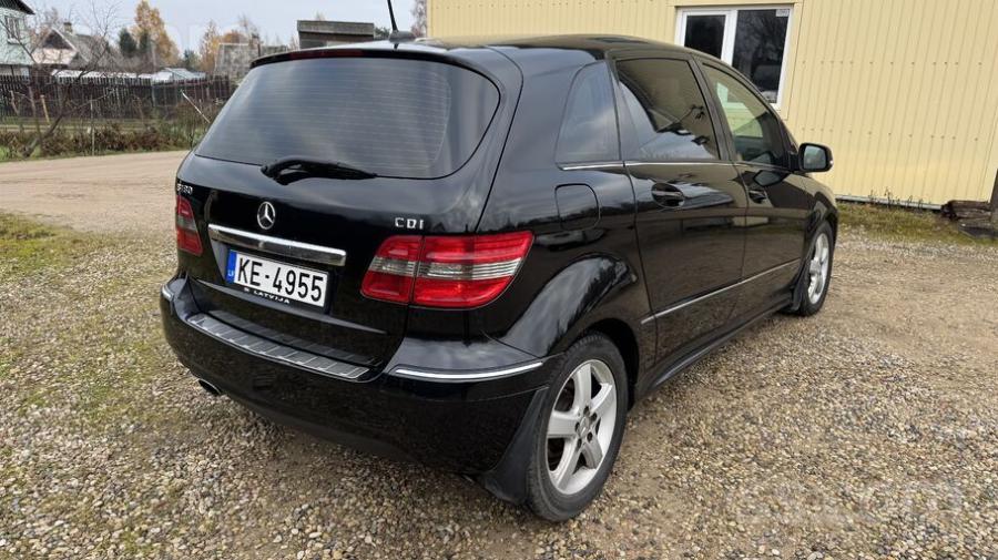 Black Mercedes-Benz B 180 2008 in Rezekne, with an engine capacity of 2.00 L and mileage of 295 thousand km for 2250 €, photo 5 on AUTOMOTO.COM.LV