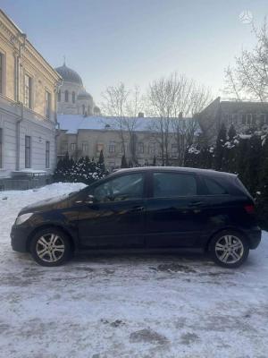 Black Mercedes-Benz B 180 2009 in Kaunas, with an engine capacity of 1.70 L and mileage of 200 thousand km for 800 €, photo 2 on AUTOMOTO.COM.LV