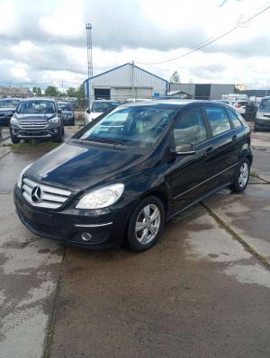 Black Mercedes-Benz B 180 2009 in Kaunas, with an engine capacity of 2.10 L and mileage of 210 thousand km for 2900 €, photo 3 on AUTOMOTO.COM.LV