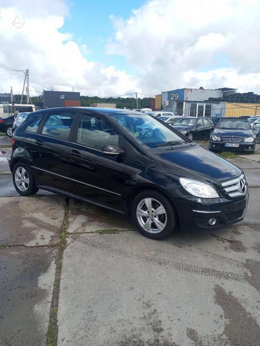 Black Mercedes-Benz B 180 2009 in Kaunas, with an engine capacity of 2.10 L and mileage of 210 thousand km for 2900 €, photo 6 on AUTOMOTO.COM.LV