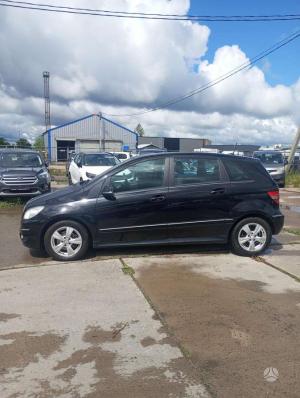 Black Mercedes-Benz B 180 2009 in Kaunas, with an engine capacity of 2.10 L and mileage of 210 thousand km for 2900 €, photo 7 on AUTOMOTO.COM.LV