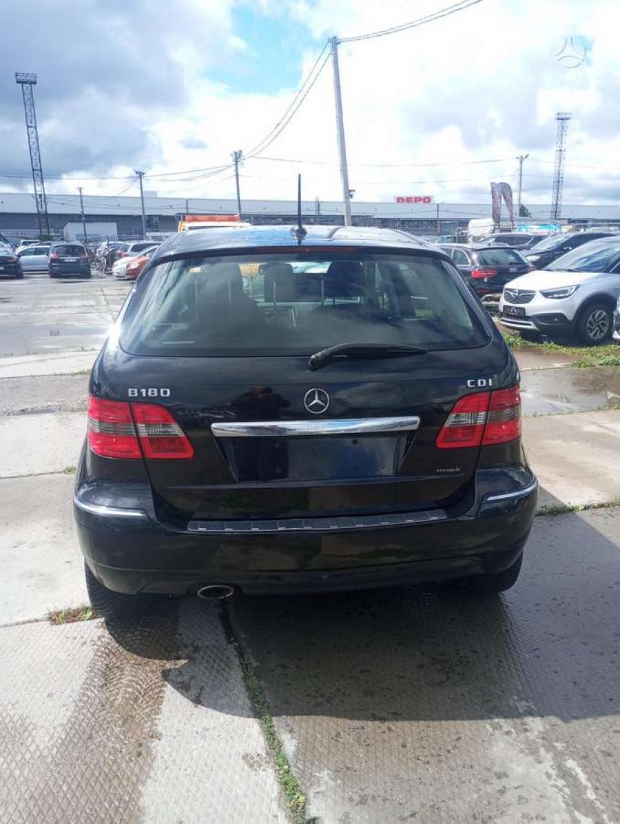Black Mercedes-Benz B 180 2009 in Kaunas, with an engine capacity of 2.10 L and mileage of 210 thousand km for 2900 €, photo 10 on AUTOMOTO.COM.LV