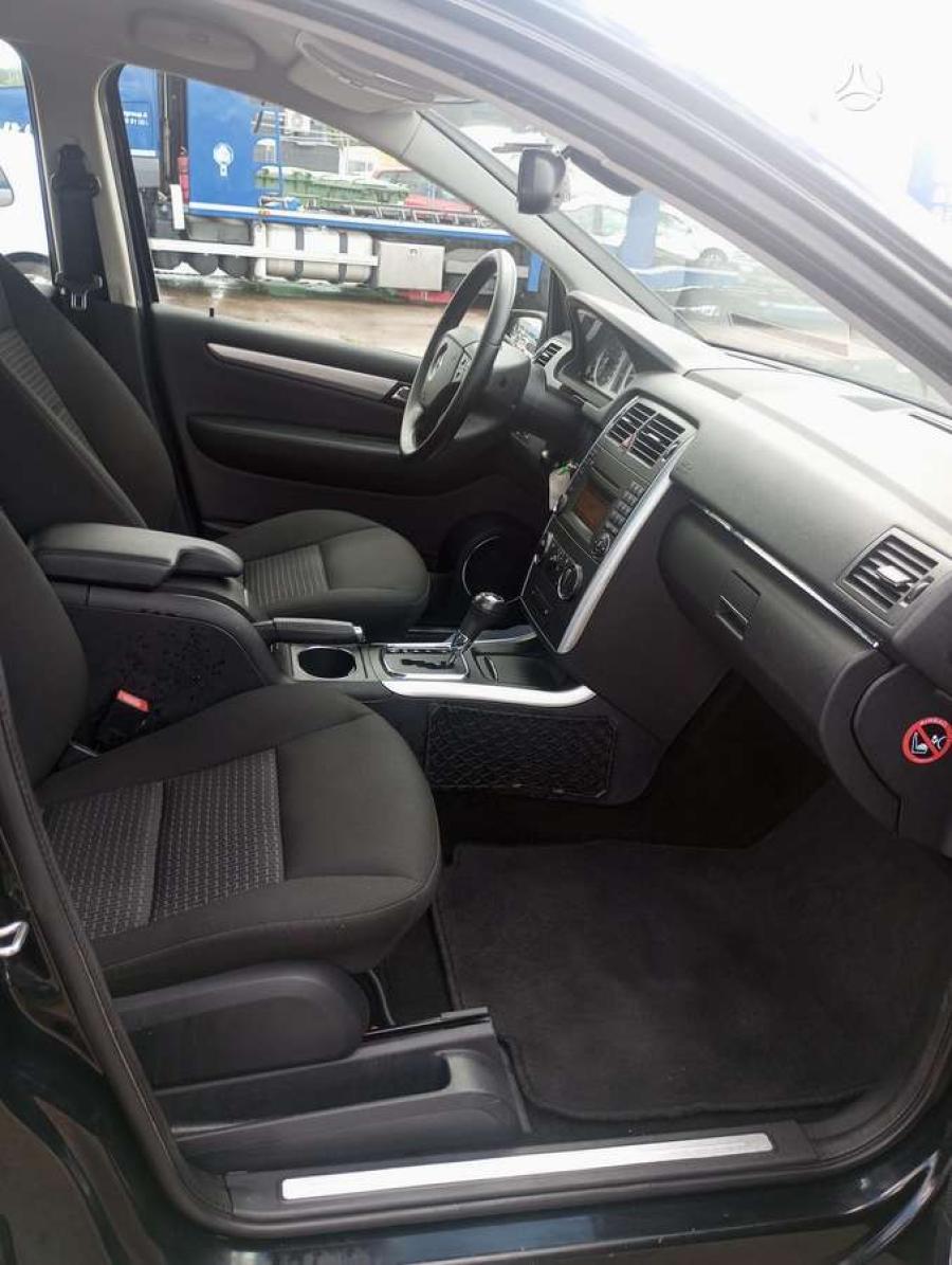 Black Mercedes-Benz B 180 2009 in Kaunas, with an engine capacity of 2.10 L and mileage of 210 thousand km for 2900 €, photo 12 on AUTOMOTO.COM.LV