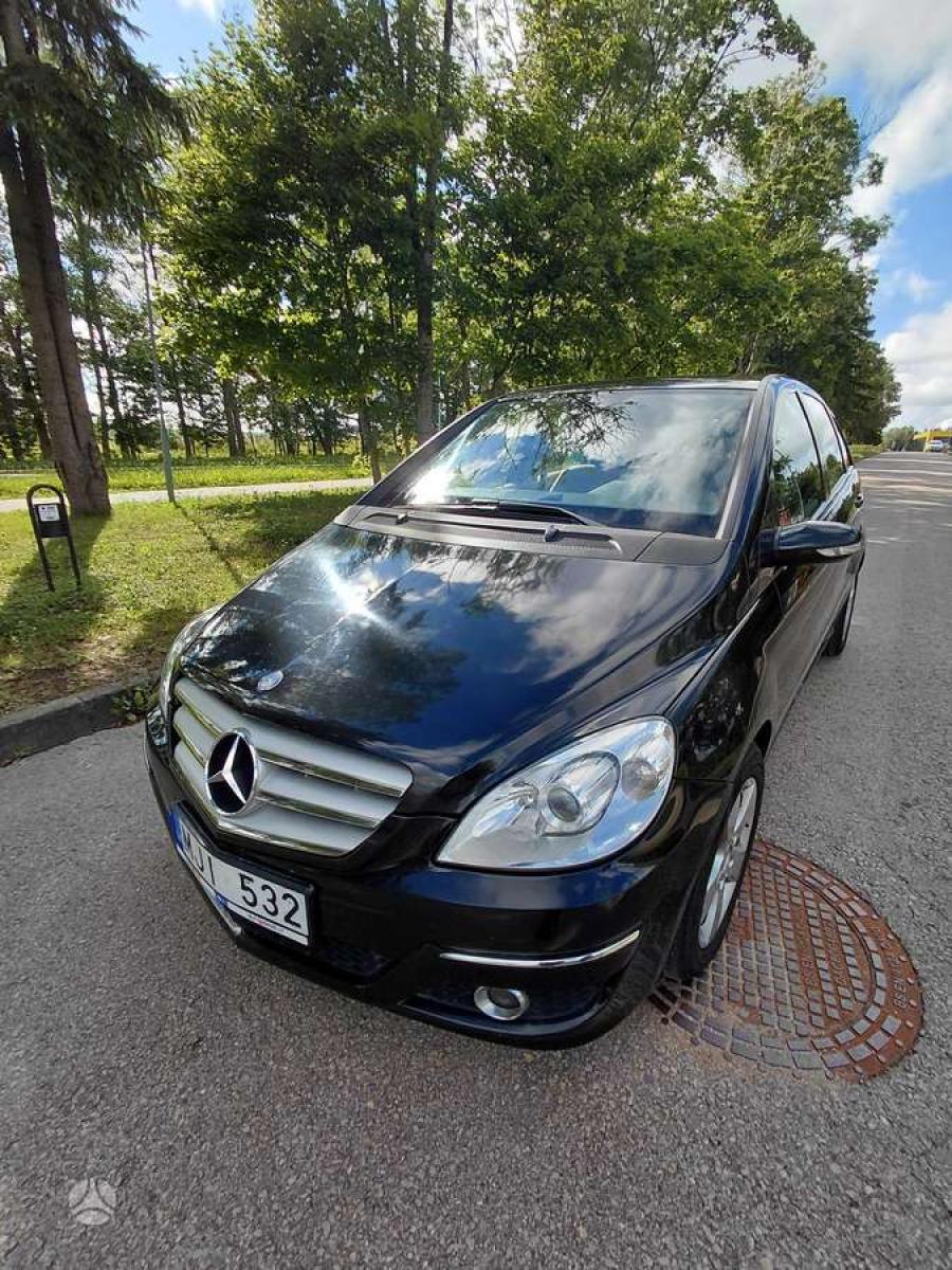 Black Mercedes-Benz B 180 2009 in Klaipeda, with an engine capacity of 1.99 L and mileage of 301 thousand km for 2450 €, photo 1 on AUTOMOTO.COM.LV