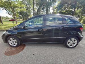 Black Mercedes-Benz B 180 2009 in Klaipeda, with an engine capacity of 1.99 L and mileage of 301 thousand km for 2450 €, photo 3 on AUTOMOTO.COM.LV
