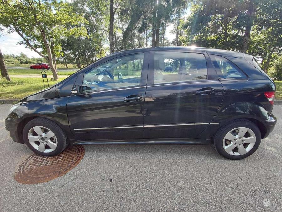 Black Mercedes-Benz B 180 2009 in Klaipeda, with an engine capacity of 1.99 L and mileage of 301 thousand km for 2450 €, photo 3 on AUTOMOTO.COM.LV
