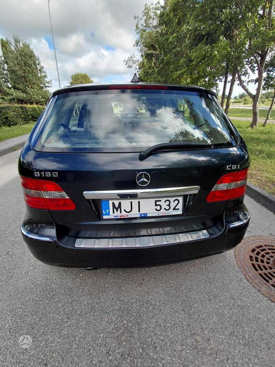 Black Mercedes-Benz B 180 2009 in Klaipeda, with an engine capacity of 1.99 L and mileage of 301 thousand km for 2450 €, photo 4 on AUTOMOTO.COM.LV