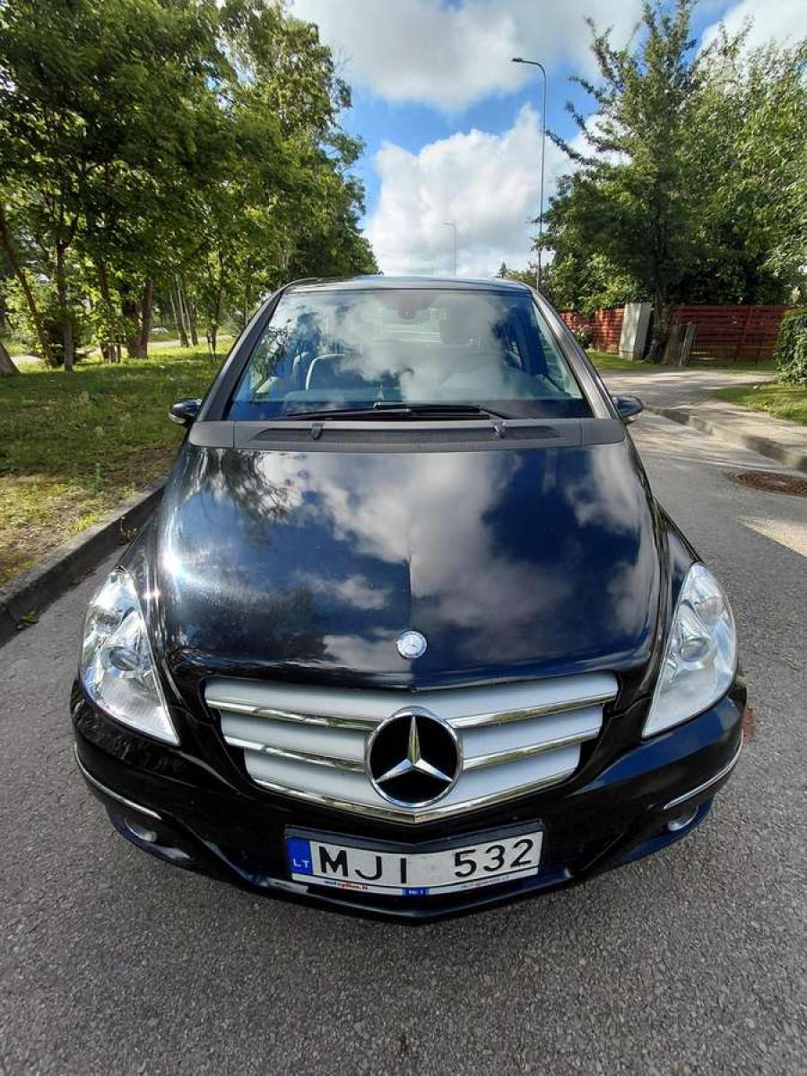 Black Mercedes-Benz B 180 2009 in Klaipeda, with an engine capacity of 1.99 L and mileage of 301 thousand km for 2450 €, photo 5 on AUTOMOTO.COM.LV