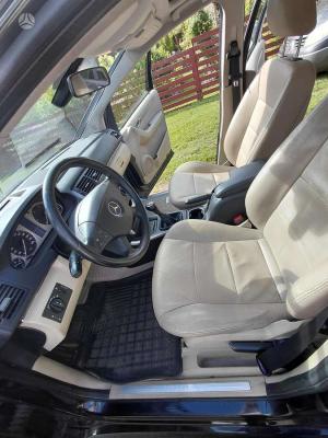 Black Mercedes-Benz B 180 2009 in Klaipeda, with an engine capacity of 1.99 L and mileage of 301 thousand km for 2450 €, photo 7 on AUTOMOTO.COM.LV