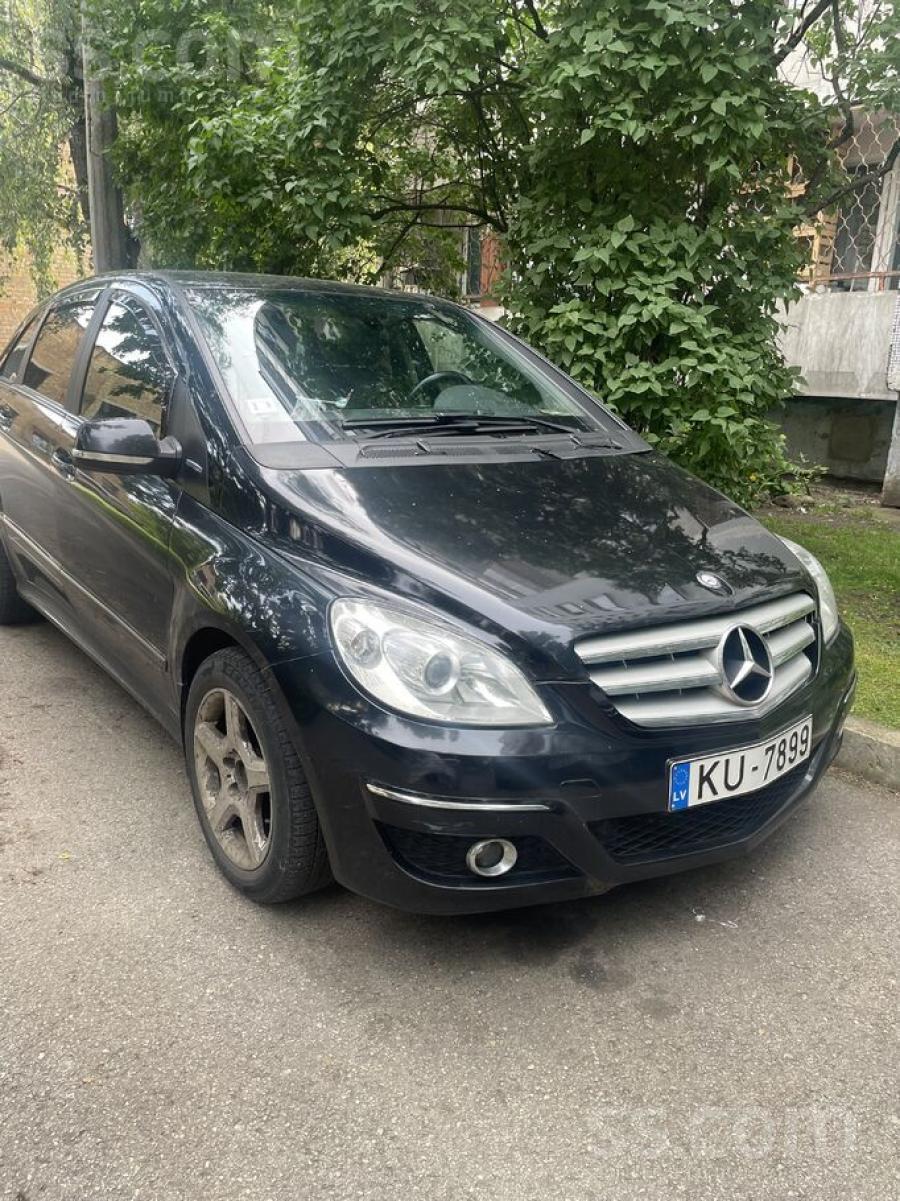 Black Mercedes-Benz B 180 2010 in Riga, with an engine capacity of 1.80 L and mileage of 235 thousand km for 2300 €, photo 6 on AUTOMOTO.COM.LV