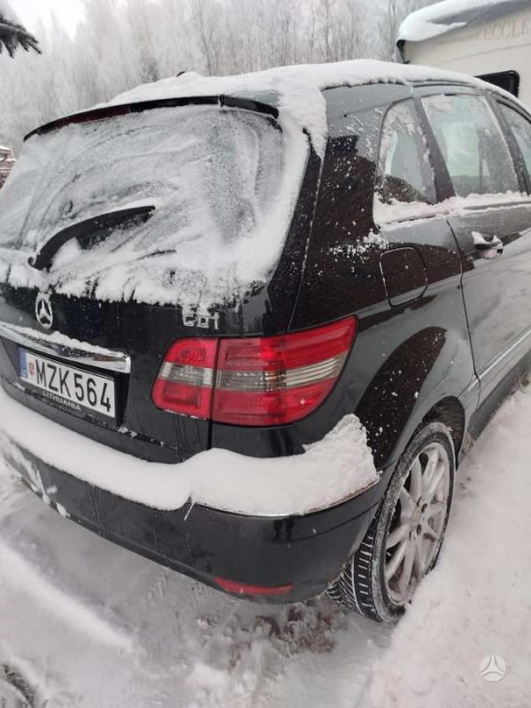 Black Mercedes-Benz B 180 2010 in Siauliai, with an engine capacity of 2.00 L and mileage of 2 thousand km for 3500 €, photo 2 on AUTOMOTO.COM.LV