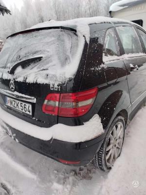 Black Mercedes-Benz B 180 2010 in Siauliai, with an engine capacity of 2.00 L and mileage of 2 thousand km for 3500 €, photo 2 on AUTOMOTO.COM.LV