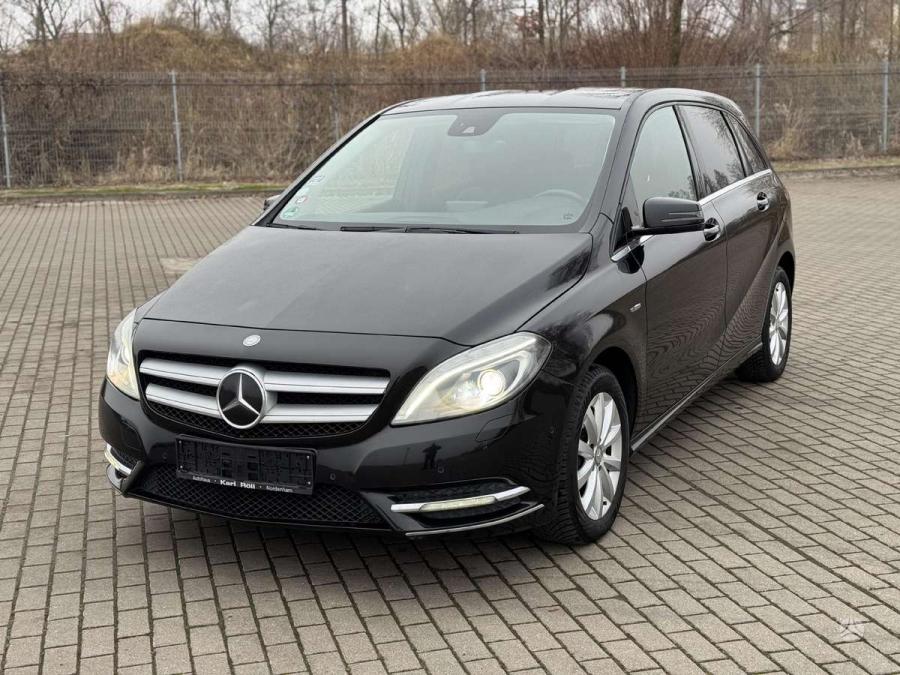 Melns Mercedes-Benz B 180 2012 Marijampole, ar dzinēja tilpumu 1.80 L un nobraukumu 234 tūkst. km par 5100 €, foto 1 vietnē AUTOMOTO.COM.LV