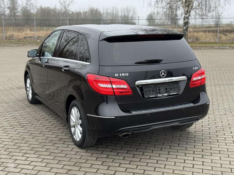 Melns Mercedes-Benz B 180 2012 Marijampole, ar dzinēja tilpumu 1.80 L un nobraukumu 234 tūkst. km par 5100 €, foto 3 vietnē AUTOMOTO.COM.LV