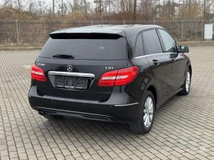 Melns Mercedes-Benz B 180 2012 Marijampole, ar dzinēja tilpumu 1.80 L un nobraukumu 234 tūkst. km par 5100 €, foto 5 vietnē AUTOMOTO.COM.LV
