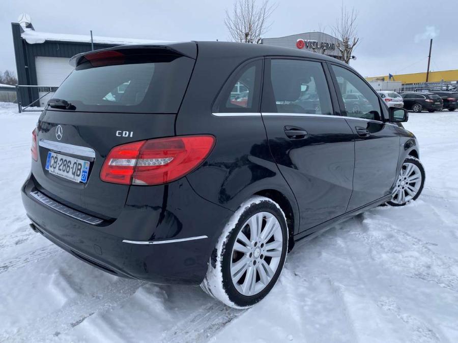 Melns Mercedes-Benz B 180 2012 Tauragė, ar dzinēja tilpumu 1.80 L un nobraukumu 179 tūkst. km par 4950 €, foto 4 vietnē AUTOMOTO.COM.LV